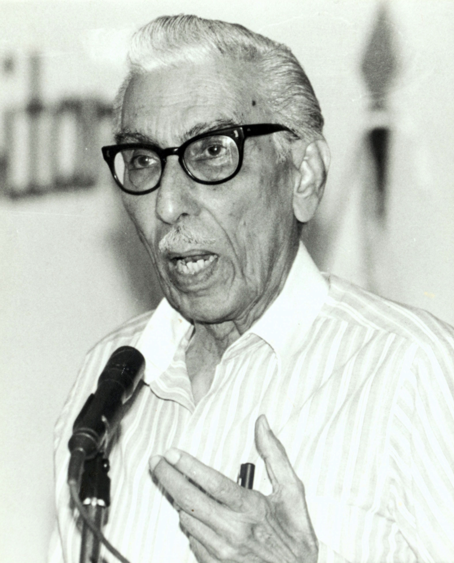 Indispensable: La poesía de Pablo Antonio Cuadra ~ Revista Carátula